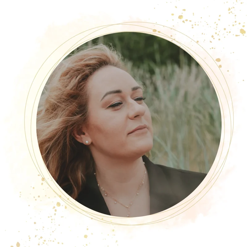 Par mums | Praia Jewelry | Rotas ar kristāliem